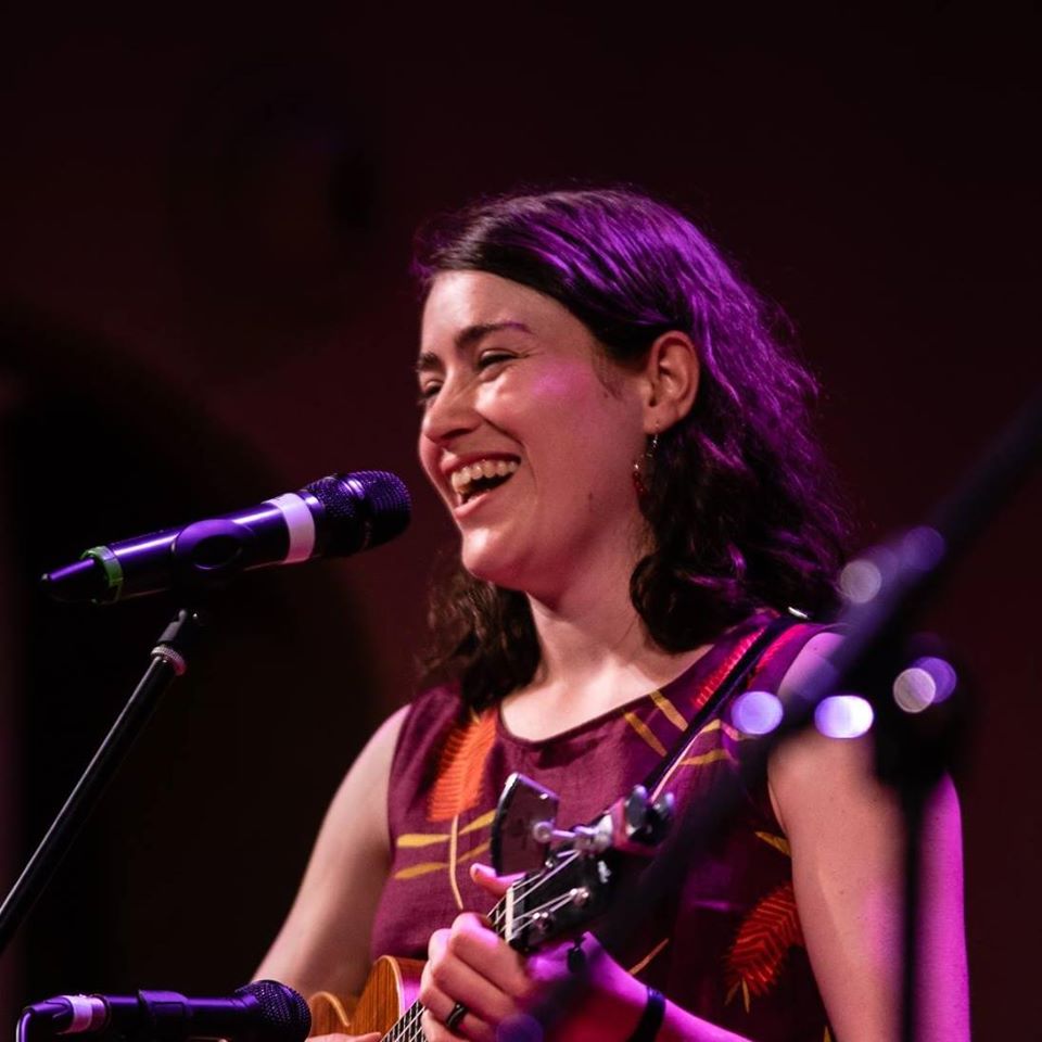 Photographie promotionnelle de Lucy Wise.